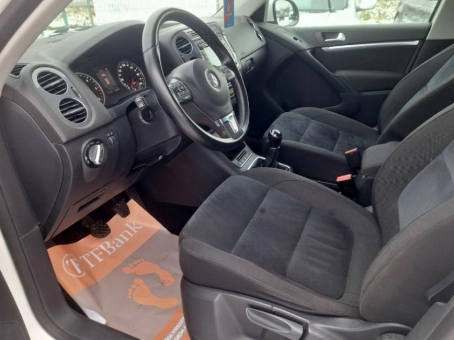 Balts Volkswagen Tiguan 2012 Rīga, ar dzinēja tilpumu 2.00 L un nobraukumu 255 tūkst. km par 8500 €, foto 46 vietnē AUTOMOTO.COM.LV