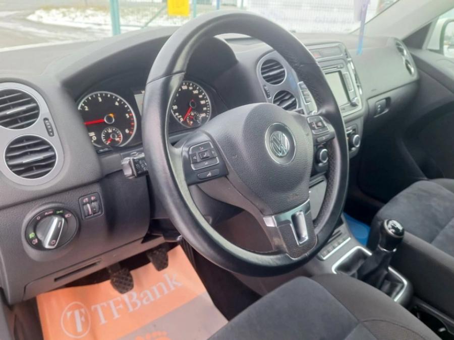 Balts Volkswagen Tiguan 2012 Rīga, ar dzinēja tilpumu 2.00 L un nobraukumu 255 tūkst. km par 8500 €, foto 56 vietnē AUTOMOTO.COM.LV