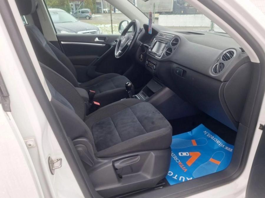 Balts Volkswagen Tiguan 2012 Rīga, ar dzinēja tilpumu 2.00 L un nobraukumu 255 tūkst. km par 8500 €, foto 60 vietnē AUTOMOTO.COM.LV
