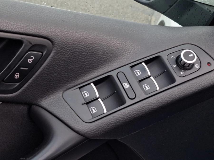 Balts Volkswagen Tiguan 2012 Rīga, ar dzinēja tilpumu 2.00 L un nobraukumu 255 tūkst. km par 8500 €, foto 69 vietnē AUTOMOTO.COM.LV