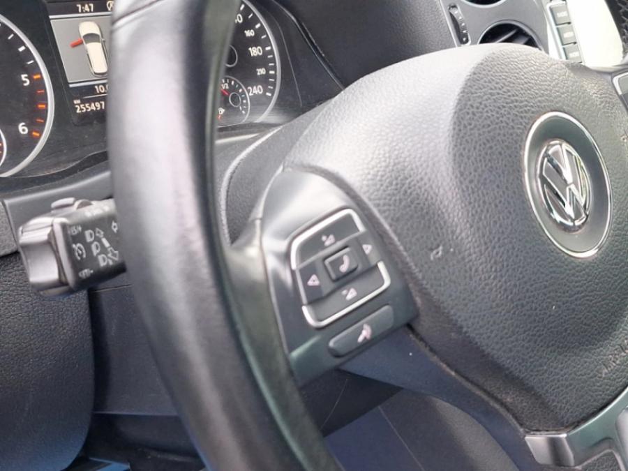 Balts Volkswagen Tiguan 2012 Rīga, ar dzinēja tilpumu 2.00 L un nobraukumu 255 tūkst. km par 8500 €, foto 72 vietnē AUTOMOTO.COM.LV
