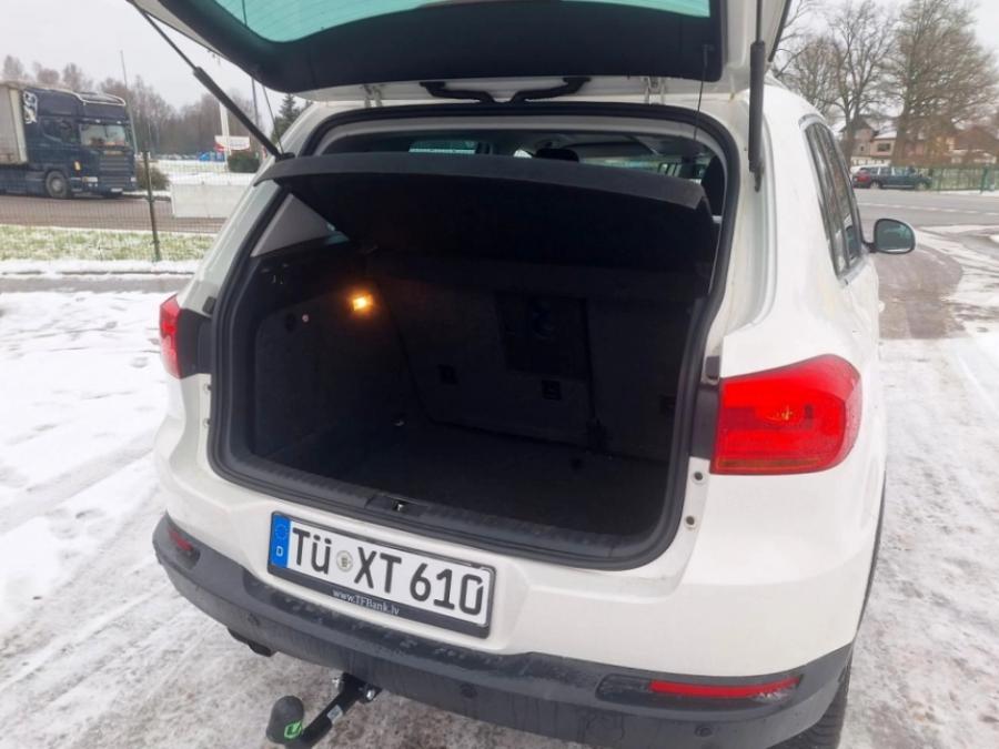 Balts Volkswagen Tiguan 2012 Rīga, ar dzinēja tilpumu 2.00 L un nobraukumu 255 tūkst. km par 8500 €, foto 76 vietnē AUTOMOTO.COM.LV