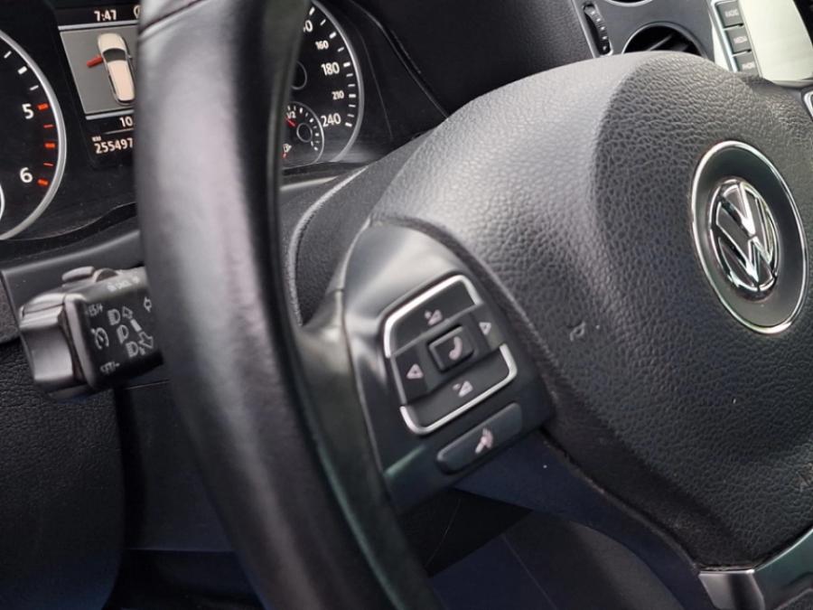 Balts Volkswagen Tiguan 2012 Rīga, ar dzinēja tilpumu 2.00 L un nobraukumu 255 tūkst. km par 8500 €, foto 77 vietnē AUTOMOTO.COM.LV