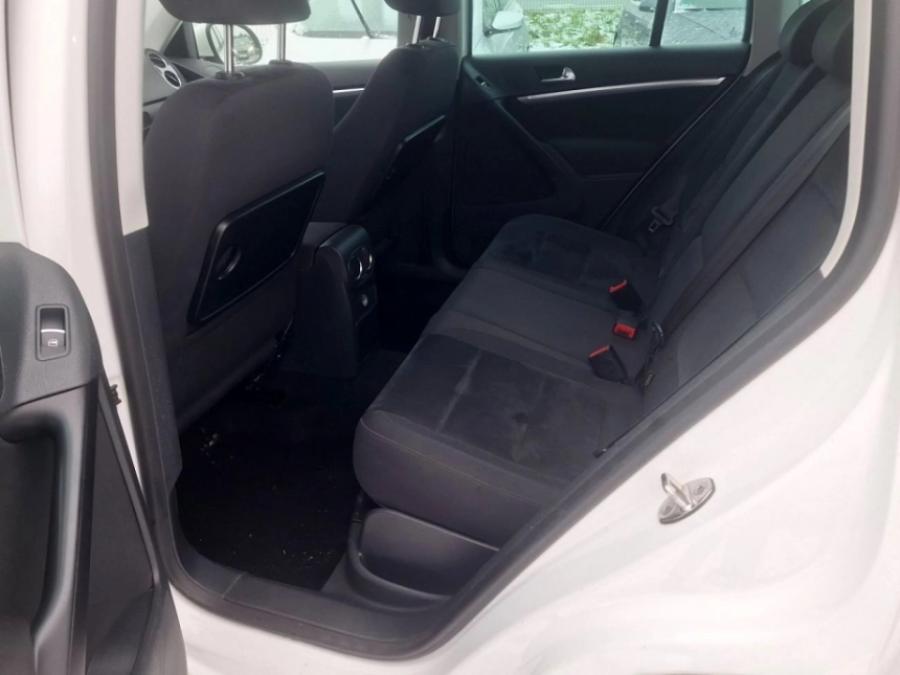 Balts Volkswagen Tiguan 2012 Rīga, ar dzinēja tilpumu 2.00 L un nobraukumu 255 tūkst. km par 8500 €, foto 79 vietnē AUTOMOTO.COM.LV