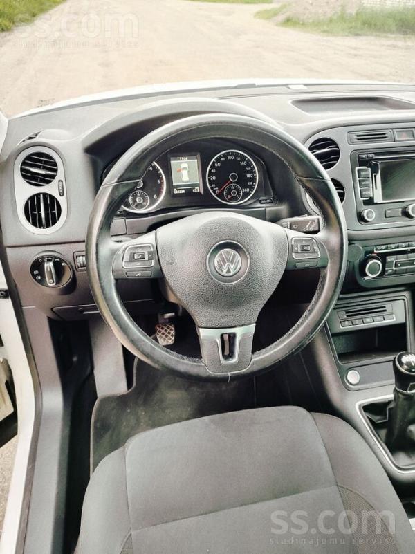 Balts Volkswagen Tiguan 2012 Daugavpils, ar dzinēja tilpumu 2.00 L un nobraukumu 234 tūkst. km par 9300 €, foto 5 vietnē AUTOMOTO.COM.LV
