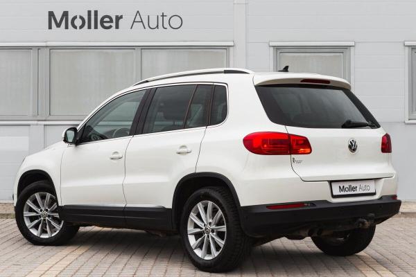 White Volkswagen Tiguan 2012 in Ventspils, with an engine capacity of 2.00 L and mileage of 260 thousand km for 7900 €, photo 3 on AUTOMOTO.COM.LV