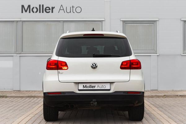 White Volkswagen Tiguan 2012 in Ventspils, with an engine capacity of 2.00 L and mileage of 260 thousand km for 7900 €, photo 4 on AUTOMOTO.COM.LV