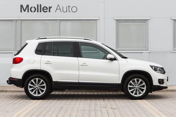 White Volkswagen Tiguan 2012 in Ventspils, with an engine capacity of 2.00 L and mileage of 260 thousand km for 7900 €, photo 6 on AUTOMOTO.COM.LV