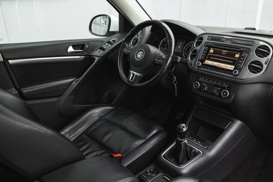 Balts Volkswagen Tiguan 2012 Ventspils, ar dzinēja tilpumu 2.00 L un nobraukumu 260 tūkst. km par 7900 €, foto 14 vietnē AUTOMOTO.COM.LV