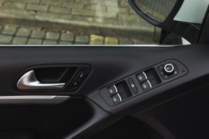 Balts Volkswagen Tiguan 2012 Ventspils, ar dzinēja tilpumu 2.00 L un nobraukumu 260 tūkst. km par 7900 €, foto 30 vietnē AUTOMOTO.COM.LV