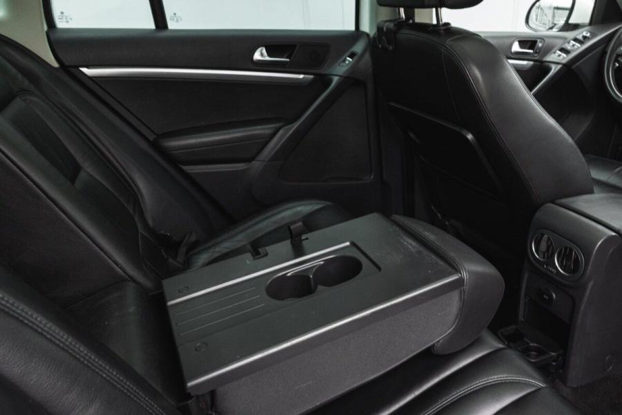 Balts Volkswagen Tiguan 2012 Ventspils, ar dzinēja tilpumu 2.00 L un nobraukumu 260 tūkst. km par 7900 €, foto 34 vietnē AUTOMOTO.COM.LV