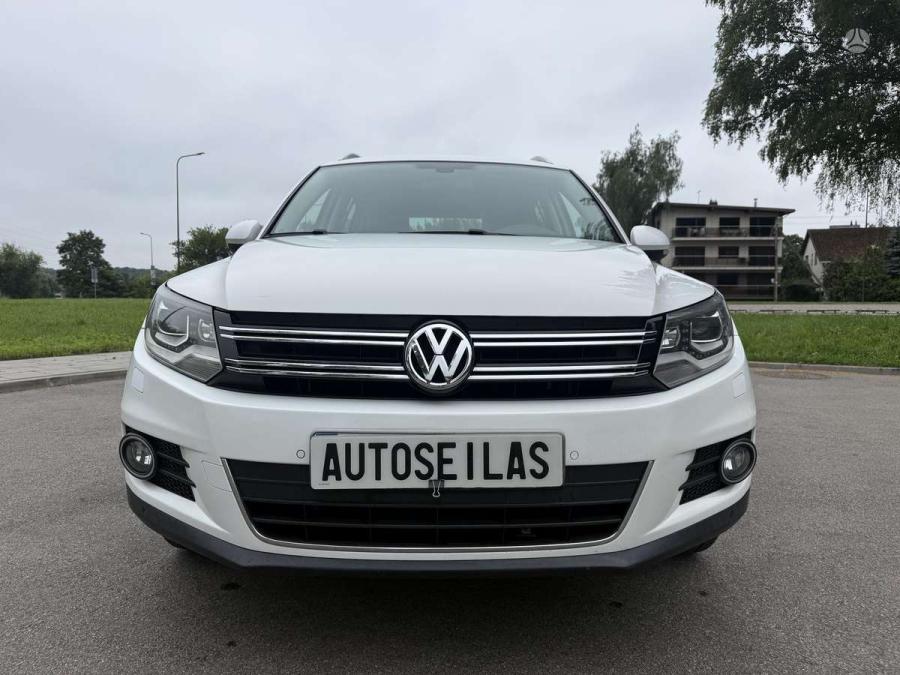 White Volkswagen Tiguan 2012 in Kaunas, with an engine capacity of 1.97 L and mileage of 263 thousand km for 8444 €, photo 4 on AUTOMOTO.COM.LV