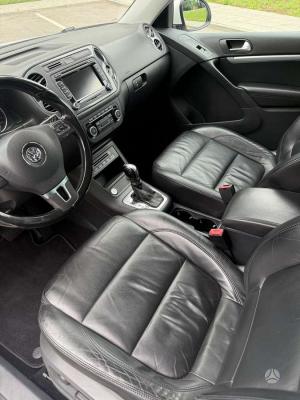 White Volkswagen Tiguan 2012 in Kaunas, with an engine capacity of 1.97 L and mileage of 263 thousand km for 8444 €, photo 12 on AUTOMOTO.COM.LV
