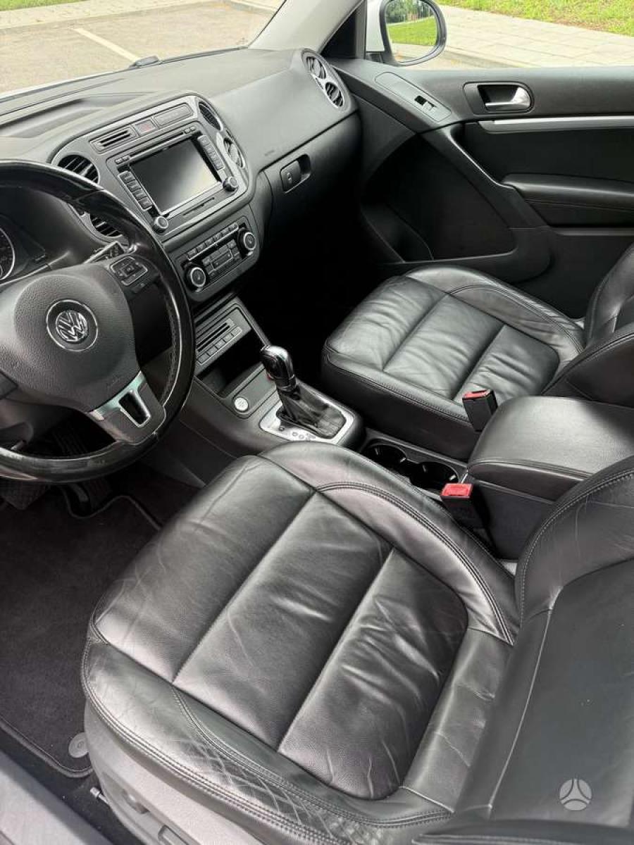 White Volkswagen Tiguan 2012 in Kaunas, with an engine capacity of 1.97 L and mileage of 263 thousand km for 8444 €, photo 12 on AUTOMOTO.COM.LV