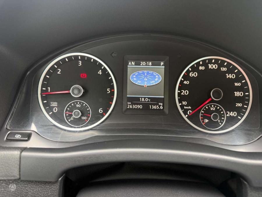 White Volkswagen Tiguan 2012 in Kaunas, with an engine capacity of 1.97 L and mileage of 263 thousand km for 8444 €, photo 19 on AUTOMOTO.COM.LV
