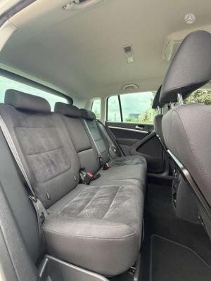 White Volkswagen Tiguan 2012 in Taurage, with an engine capacity of 1.97 L and mileage of 255 thousand km for 7300 €, photo 32 on AUTOMOTO.COM.LV