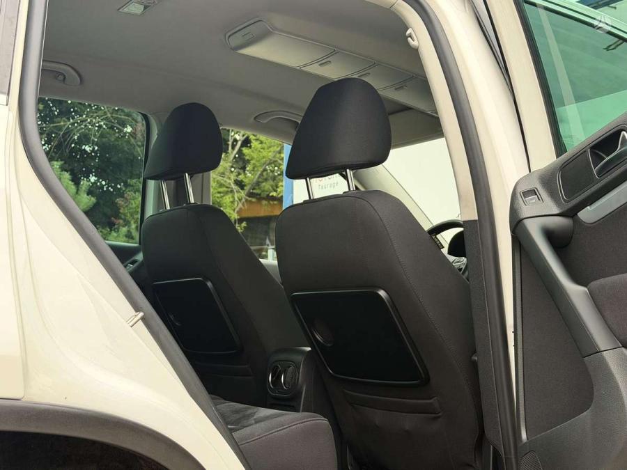 White Volkswagen Tiguan 2012 in Taurage, with an engine capacity of 1.97 L and mileage of 255 thousand km for 7300 €, photo 33 on AUTOMOTO.COM.LV