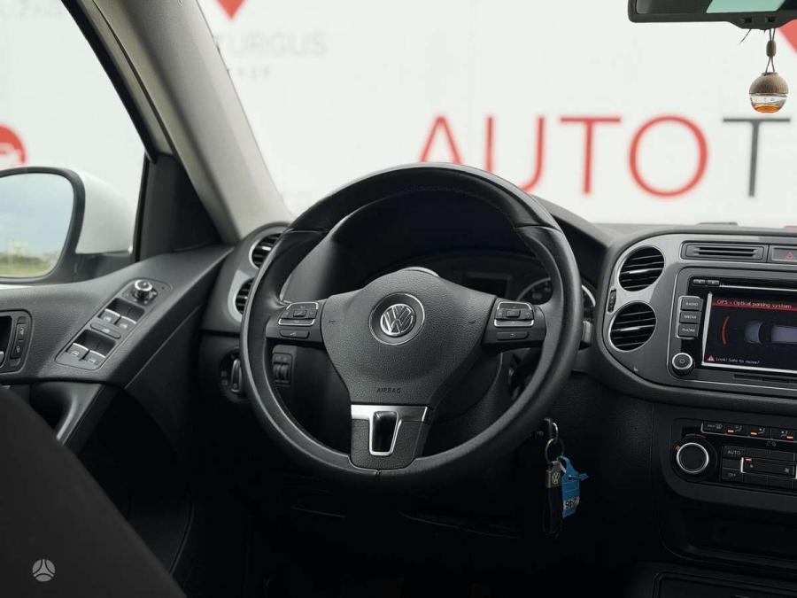 White Volkswagen Tiguan 2012 in Taurage, with an engine capacity of 1.97 L and mileage of 255 thousand km for 7300 €, photo 40 on AUTOMOTO.COM.LV