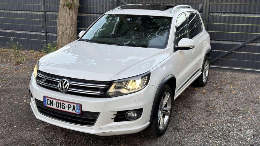 White Volkswagen Tiguan 2012 in Jonava, with an engine capacity of 1.97 L and mileage of 226 thousand km for 7900 €, photo 1 on AUTOMOTO.COM.LV