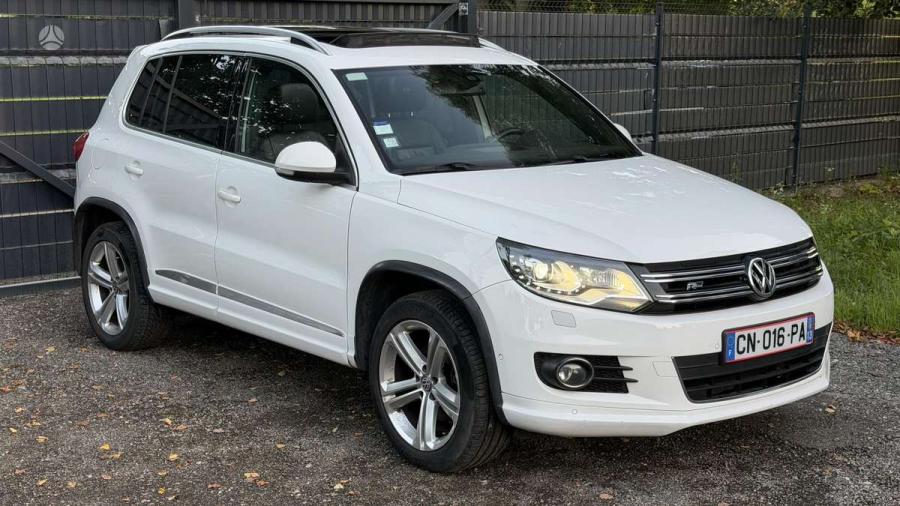 White Volkswagen Tiguan 2012 in Jonava, with an engine capacity of 1.97 L and mileage of 226 thousand km for 7900 €, photo 4 on AUTOMOTO.COM.LV