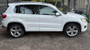 White Volkswagen Tiguan 2012 in Jonava, with an engine capacity of 1.97 L and mileage of 226 thousand km for 7900 €, photo 5 on AUTOMOTO.COM.LV