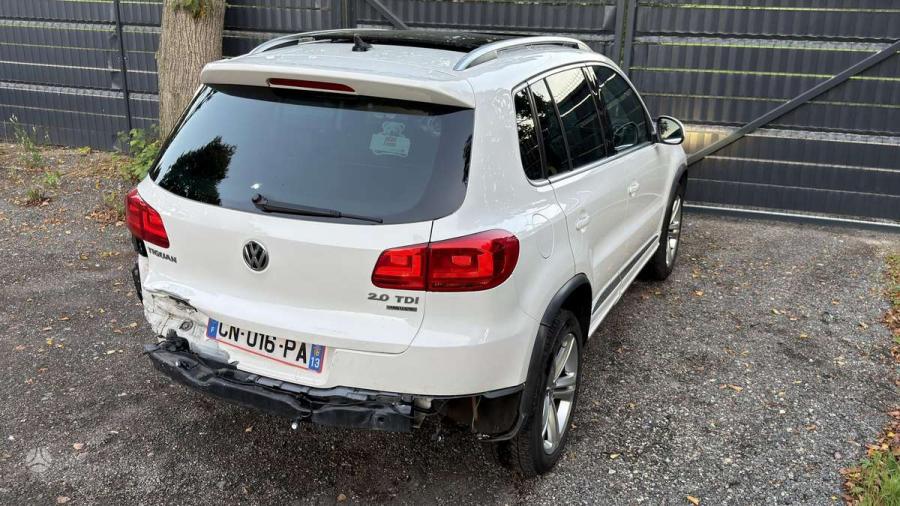 White Volkswagen Tiguan 2012 in Jonava, with an engine capacity of 1.97 L and mileage of 226 thousand km for 7900 €, photo 14 on AUTOMOTO.COM.LV