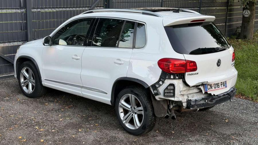 White Volkswagen Tiguan 2012 in Jonava, with an engine capacity of 1.97 L and mileage of 226 thousand km for 7900 €, photo 16 on AUTOMOTO.COM.LV