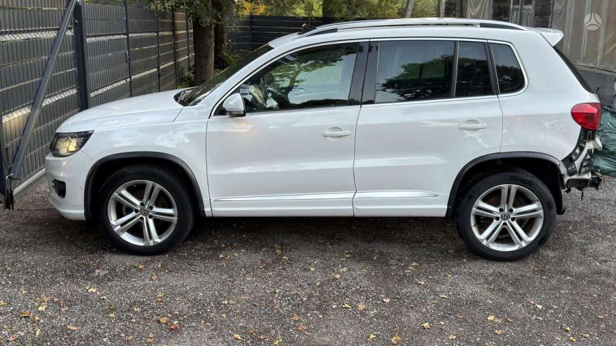 White Volkswagen Tiguan 2012 in Jonava, with an engine capacity of 1.97 L and mileage of 226 thousand km for 7900 €, photo 17 on AUTOMOTO.COM.LV