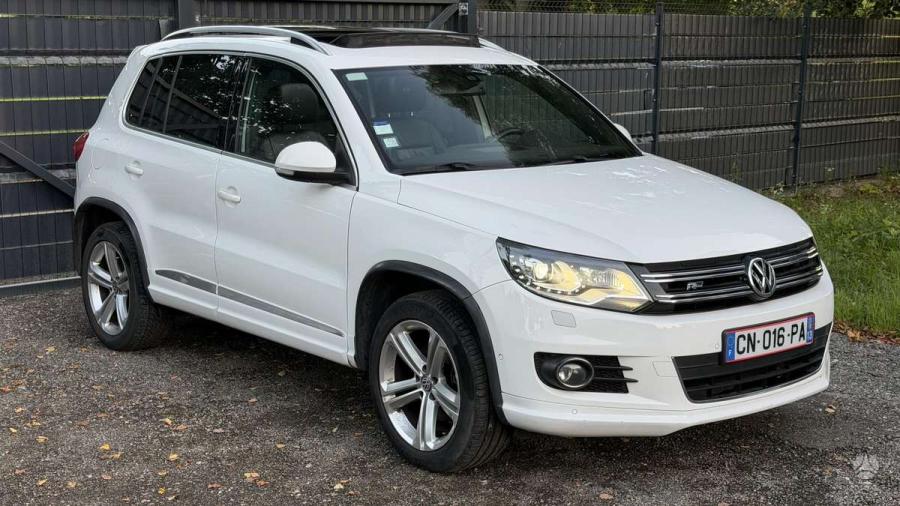 White Volkswagen Tiguan 2012 in Jonava, with an engine capacity of 1.97 L and mileage of 226 thousand km for 7700 €, photo 4 on AUTOMOTO.COM.LV