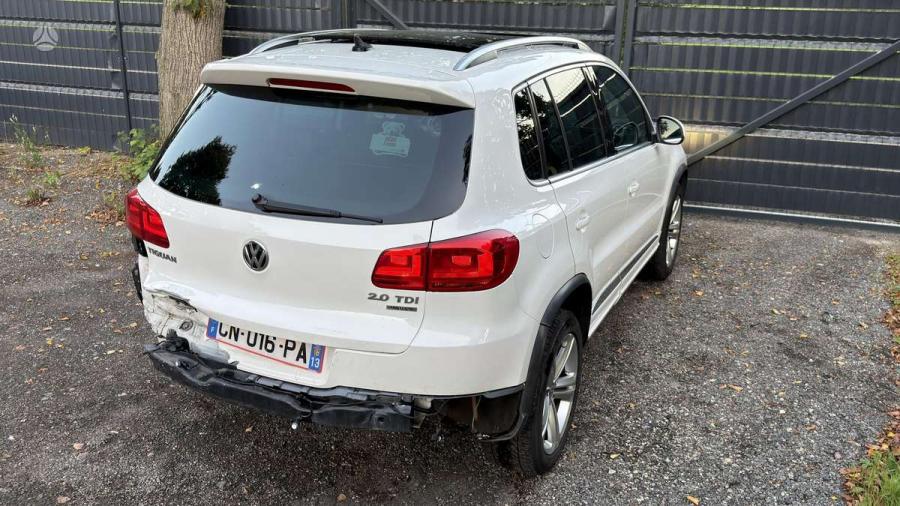 White Volkswagen Tiguan 2012 in Jonava, with an engine capacity of 1.97 L and mileage of 226 thousand km for 7700 €, photo 6 on AUTOMOTO.COM.LV