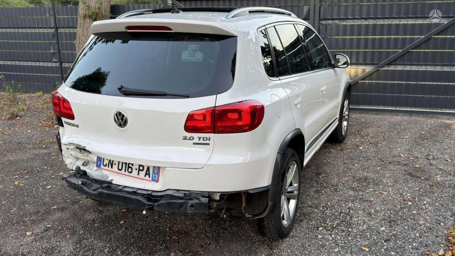 White Volkswagen Tiguan 2012 in Jonava, with an engine capacity of 1.97 L and mileage of 226 thousand km for 7700 €, photo 13 on AUTOMOTO.COM.LV