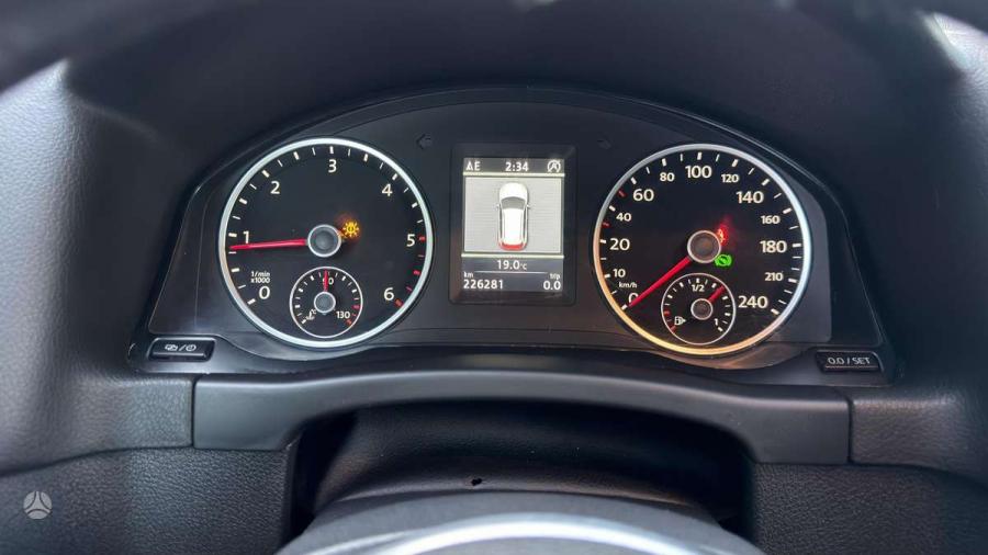 White Volkswagen Tiguan 2012 in Jonava, with an engine capacity of 1.97 L and mileage of 226 thousand km for 7700 €, photo 22 on AUTOMOTO.COM.LV