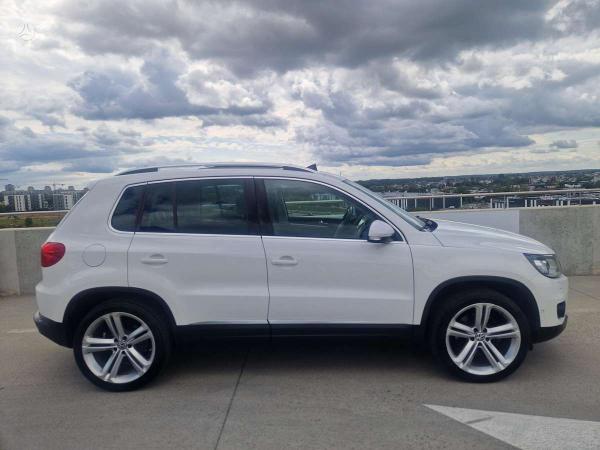 White Volkswagen Tiguan 2012 in Vilnius, with an engine capacity of 1.97 L and mileage of 202 thousand km for 8550 €, photo 5 on AUTOMOTO.COM.LV
