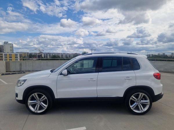 White Volkswagen Tiguan 2012 in Vilnius, with an engine capacity of 1.97 L and mileage of 202 thousand km for 8550 €, photo 8 on AUTOMOTO.COM.LV