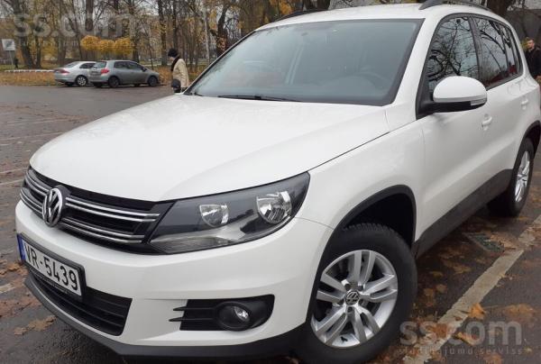 White Volkswagen Tiguan 2012 in Jurmala, with an engine capacity of 1.40 L and mileage of 71 thousand km for 13850 €, photo 1 on AUTOMOTO.COM.LV