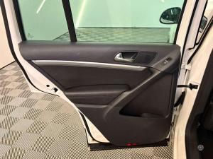Balts Volkswagen Tiguan 2012 Marijampole, ar dzinēja tilpumu 1.97 L un nobraukumu 355 tūkst. km par 10450 €, foto 19 vietnē AUTOMOTO.COM.LV