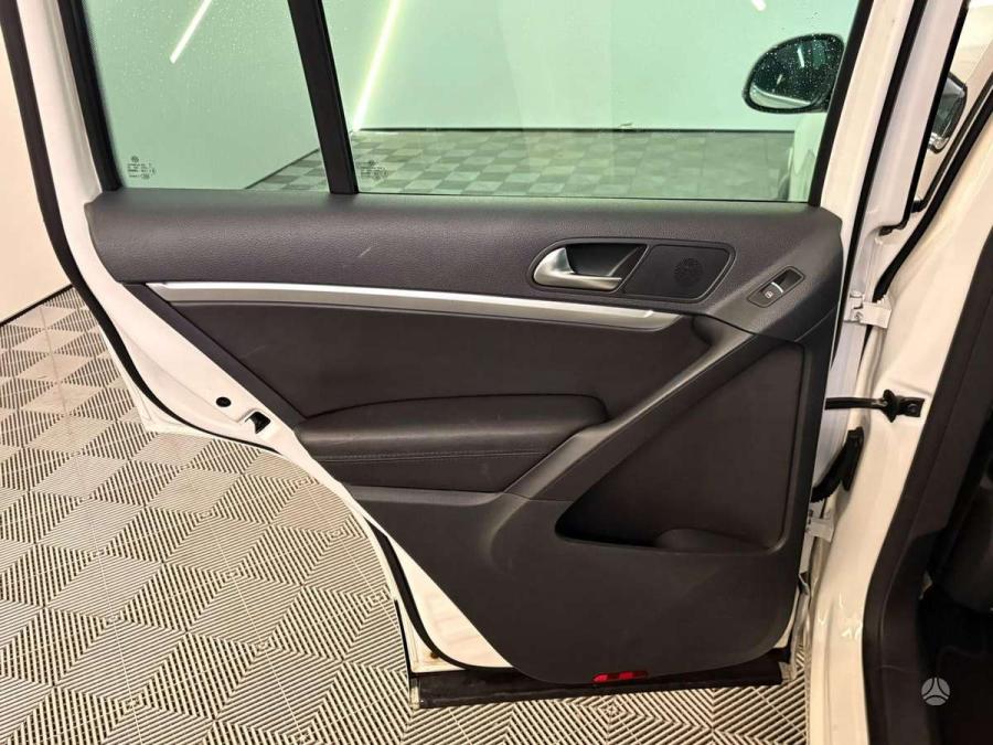Balts Volkswagen Tiguan 2012 Marijampole, ar dzinēja tilpumu 1.97 L un nobraukumu 355 tūkst. km par 10450 €, foto 19 vietnē AUTOMOTO.COM.LV