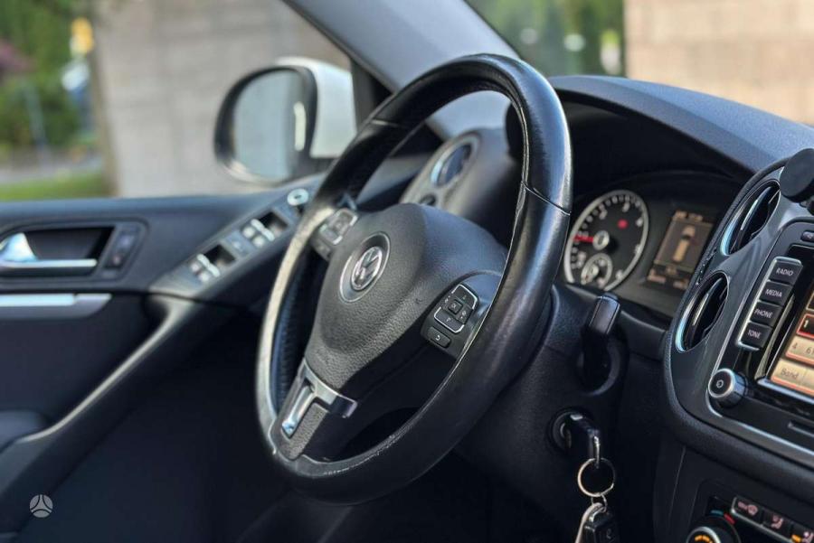 Balts Volkswagen Tiguan 2012 Kauņa, ar dzinēja tilpumu 2.00 L un nobraukumu 266 tūkst. km par 8850 €, foto 30 vietnē AUTOMOTO.COM.LV