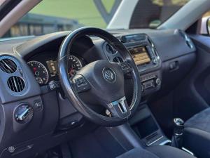 Balts Volkswagen Tiguan 2012 Kauņa, ar dzinēja tilpumu 2.00 L un nobraukumu 266 tūkst. km par 8850 €, foto 31 vietnē AUTOMOTO.COM.LV