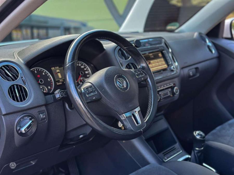 Balts Volkswagen Tiguan 2012 Kauņa, ar dzinēja tilpumu 2.00 L un nobraukumu 266 tūkst. km par 8850 €, foto 31 vietnē AUTOMOTO.COM.LV