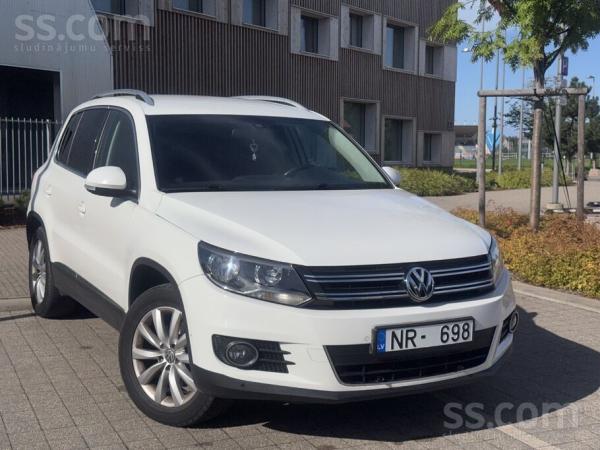 Volkswagen Tiguan 2012 in Daugavpils on AUTOMOTO.COM.LV White Volkswagen Tiguan 2012 in Daugavpils, with an engine capacity of 2.00 L and mileage of 235 thousand km for 9800 €, photo 1 on AUTOMOTO.COM.LV
