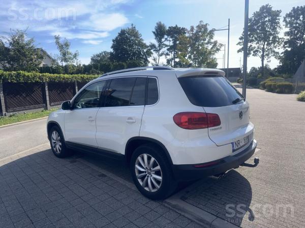 Volkswagen Tiguan 2012 in Daugavpils on AUTOMOTO.COM.LV White Volkswagen Tiguan 2012 in Daugavpils, with an engine capacity of 2.00 L and mileage of 235 thousand km for 9800 €, photo 4 on AUTOMOTO.COM.LV