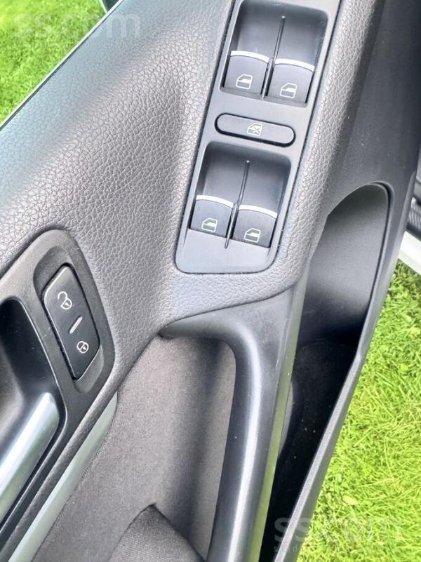 Volkswagen Tiguan 2012 in Daugavpils on AUTOMOTO.COM.LV White Volkswagen Tiguan 2012 in Daugavpils, with an engine capacity of 2.00 L and mileage of 235 thousand km for 9800 €, photo 8 on AUTOMOTO.COM.LV