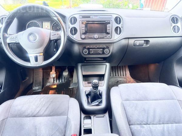 Volkswagen Tiguan 2012 in Daugavpils on AUTOMOTO.COM.LV White Volkswagen Tiguan 2012 in Daugavpils, with an engine capacity of 2.00 L and mileage of 235 thousand km for 9800 €, photo 9 on AUTOMOTO.COM.LV
