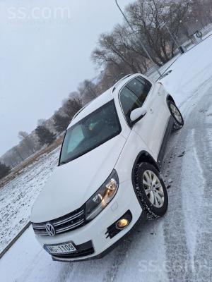 White Volkswagen Tiguan 2013 in Liepaja, with an engine capacity of 2.00 L and mileage of 341 thousand km for 7700 €, photo 3 on AUTOMOTO.COM.LV