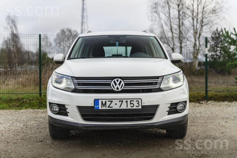 White Volkswagen Tiguan 2013 in Riga, with an engine capacity of 2.00 L and mileage of 425 thousand km for 8490 €, photo 2 on AUTOMOTO.COM.LV