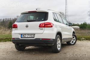 White Volkswagen Tiguan 2013 in Riga, with an engine capacity of 2.00 L and mileage of 425 thousand km for 8490 €, photo 6 on AUTOMOTO.COM.LV