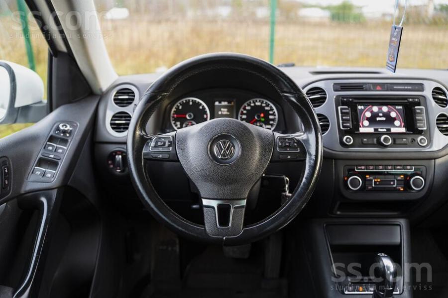 White Volkswagen Tiguan 2013 in Riga, with an engine capacity of 2.00 L and mileage of 425 thousand km for 8490 €, photo 15 on AUTOMOTO.COM.LV