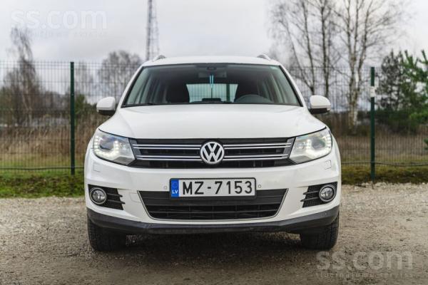 White Volkswagen Tiguan 2013 in Riga, with an engine capacity of 2.00 L and mileage of 425 thousand km for 8490 €, photo 2 on AUTOMOTO.COM.LV