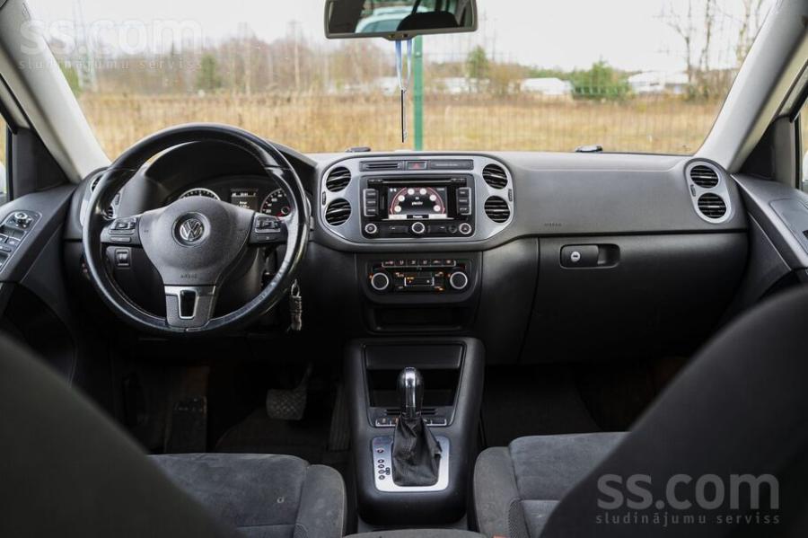Balts Volkswagen Tiguan 2013 Rīga, ar dzinēja tilpumu 2.00 L un nobraukumu 425 tūkst. km par 8490 €, foto 10 vietnē AUTOMOTO.COM.LV